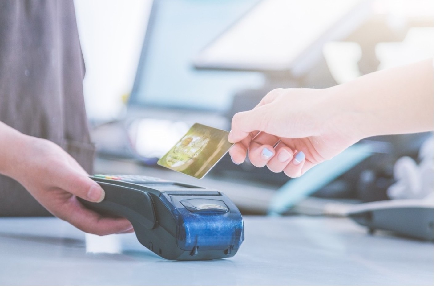 Come funziona il bancomat di Banca Intesa San Paolo all'estero Ue e ...