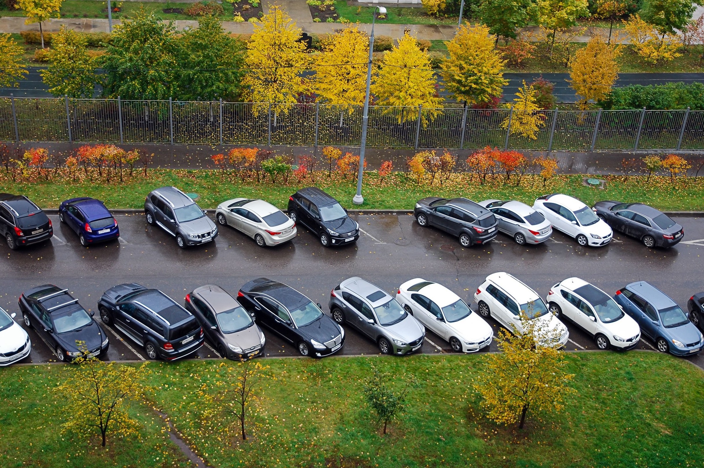 Quanto vale un posto auto scoperto in condominio? I criteri per ...
