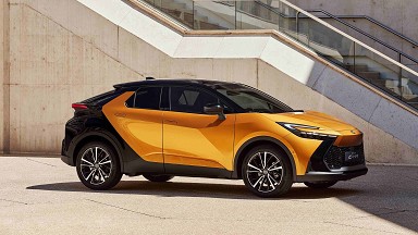 Come va la Toyota C-HR Plug-In Hybrid? Prova e test su strada a ...