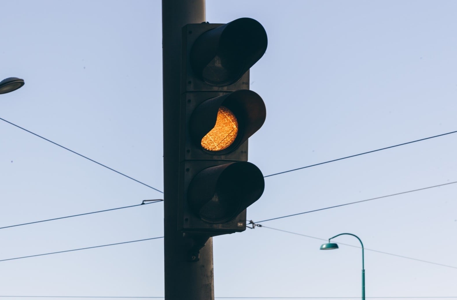 Cosa succede se si passa con il semaforo giallo? Nuove regole e ...
