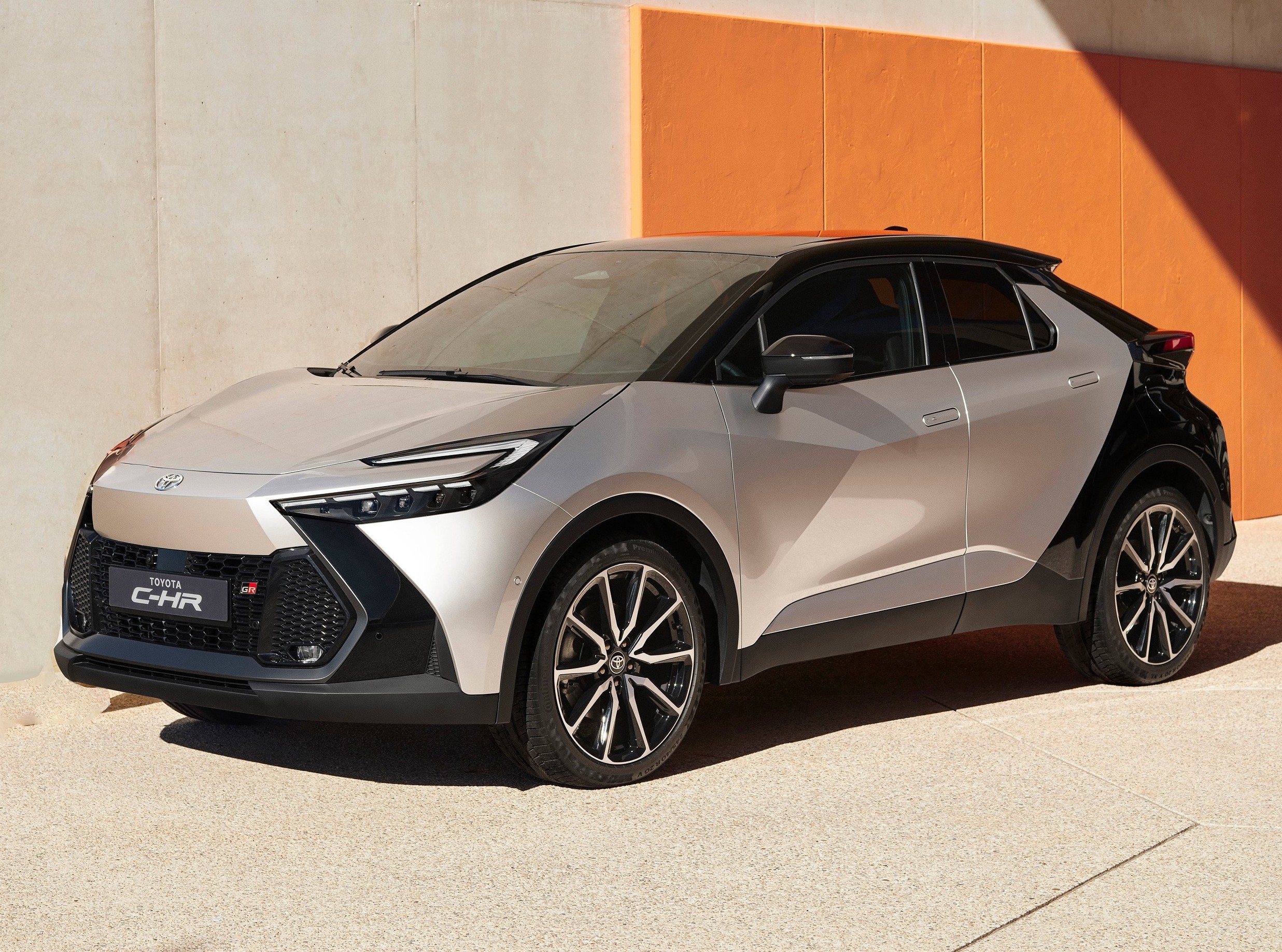 Toyota C-HR+, il nuovo suv coupé che ha tutto, anche 4x4